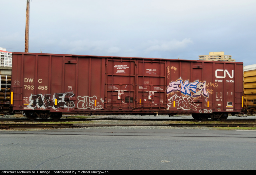 DWC 793458 60-9 ft Double Door Excess Height Boxcar CN RAIL (side B)