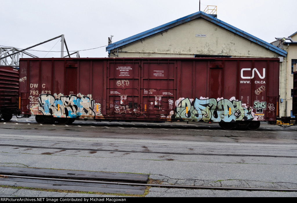 DWC 793673 60-9 ft Double Door Excess Height Boxcar CN RAIL (side B)
