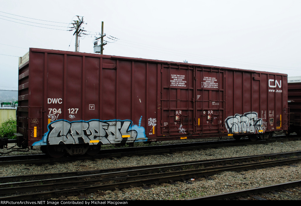 DWC 794127 60-9 ft Double Door Excess Height Boxcar CN RAIL (side A)