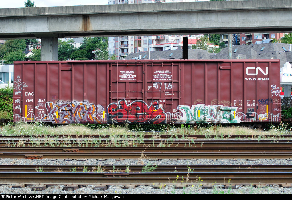 DWC 794257 60-9 ft Double Door Excess Height Boxcar CN RAIL (side A)