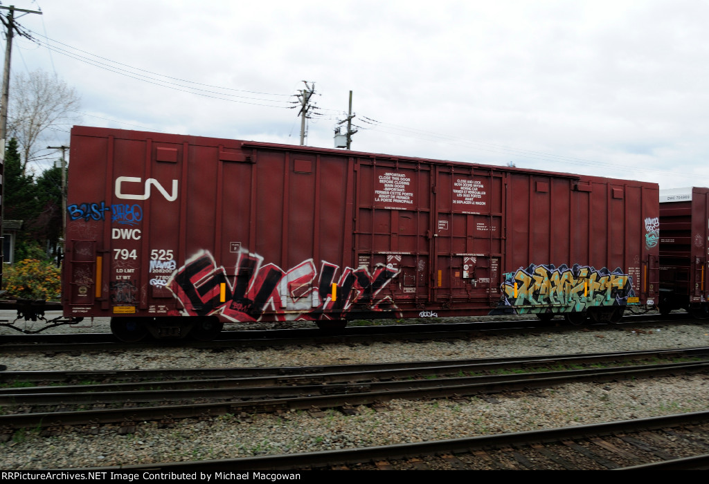 DWC 794525 60-9 ft Double Door Excess Height Boxcar CN RAIL (side A)