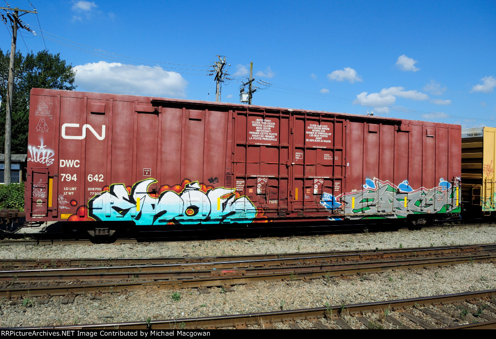 DWC 794642 60-9 ft Double Door Excess Height Boxcar CN RAIL (side A)