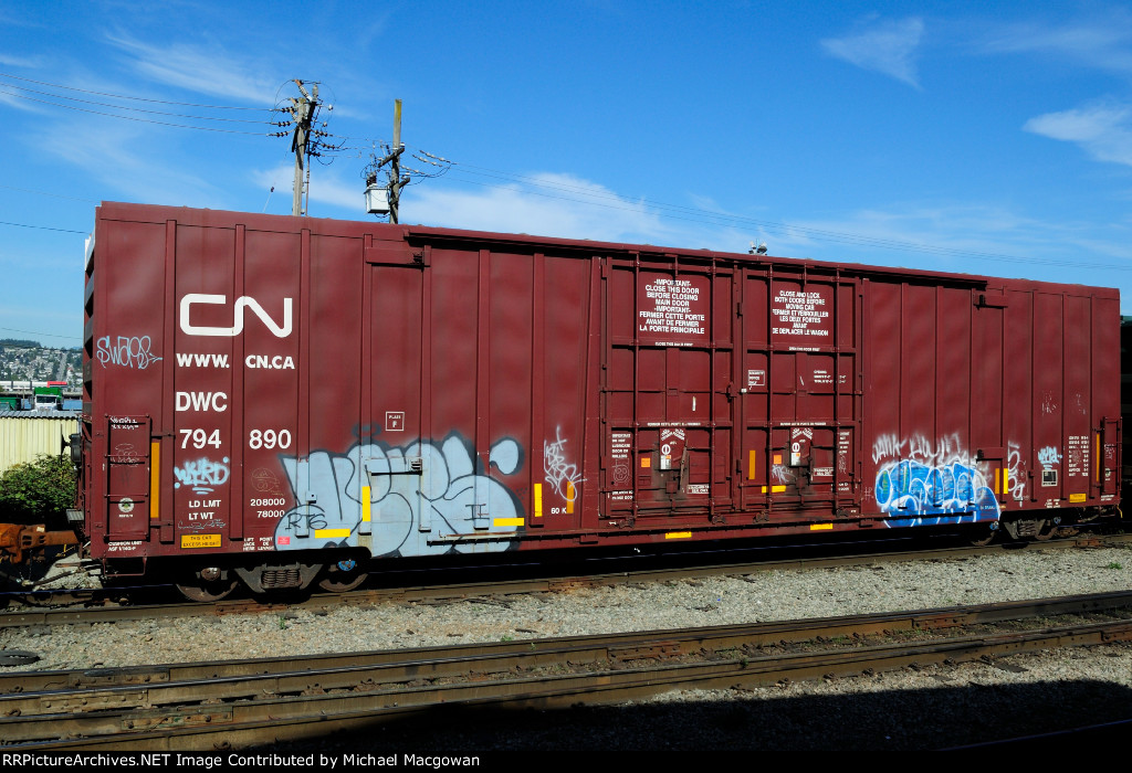 DWC 794890 60-9 ft Double Door Excess Height Boxcar CN RAIL (side A)