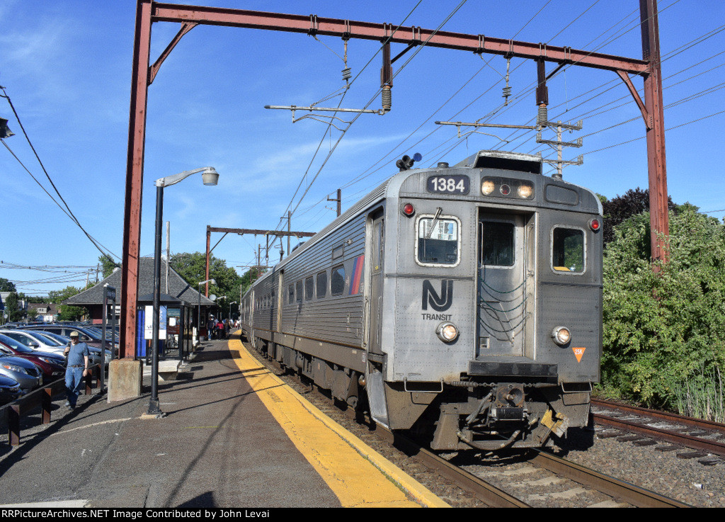 NJT Arrow III set paused at Berkeley Heights Station