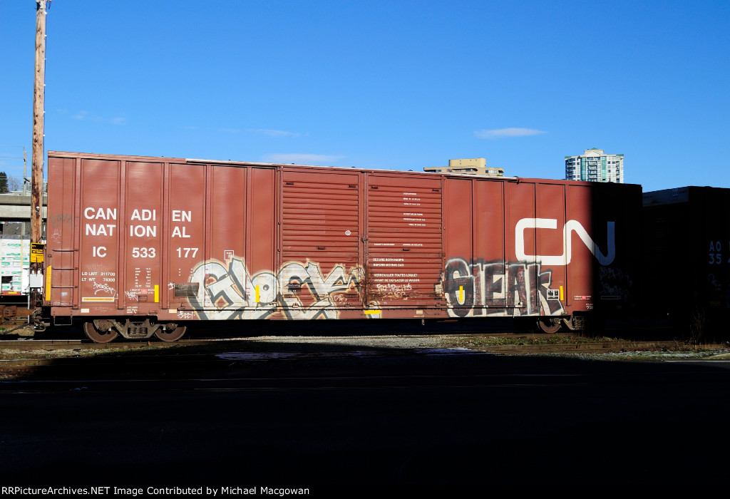 IC 533177 60-9 ft Double Door Excess Height Boxcar CN RAIL (side B)