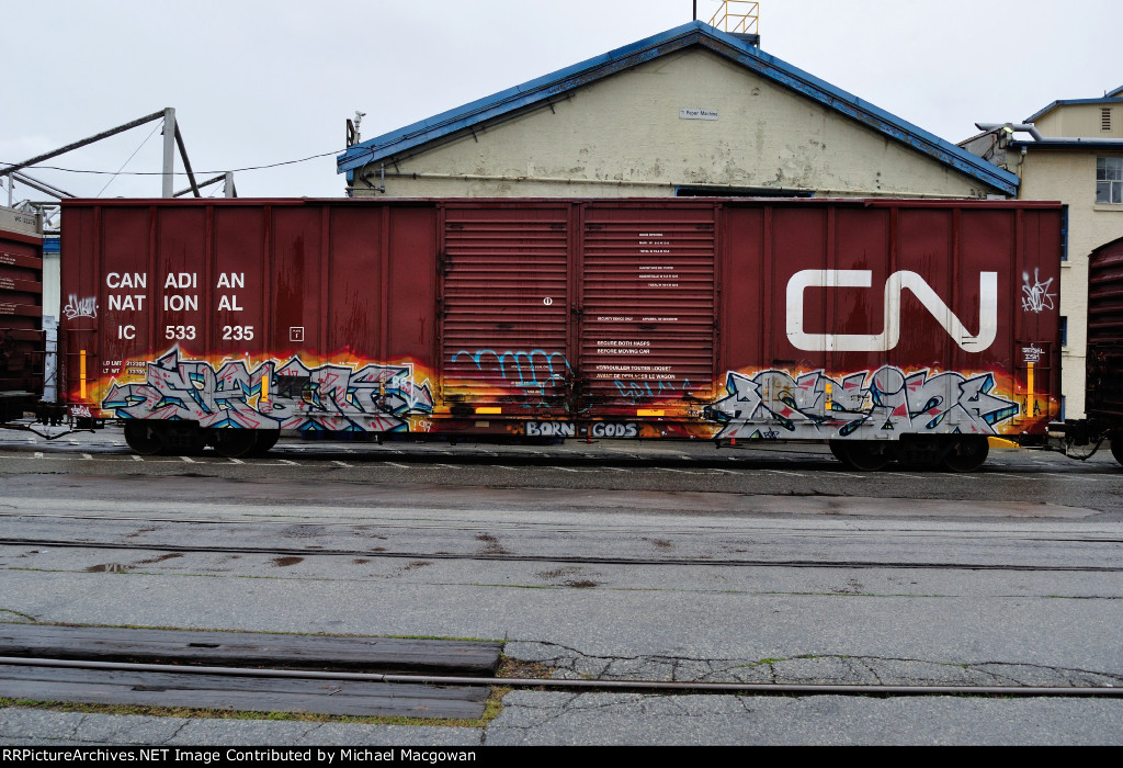 IC 533235 60-9 ft Double Door Excess Height Boxcar CN RAIL (side B)