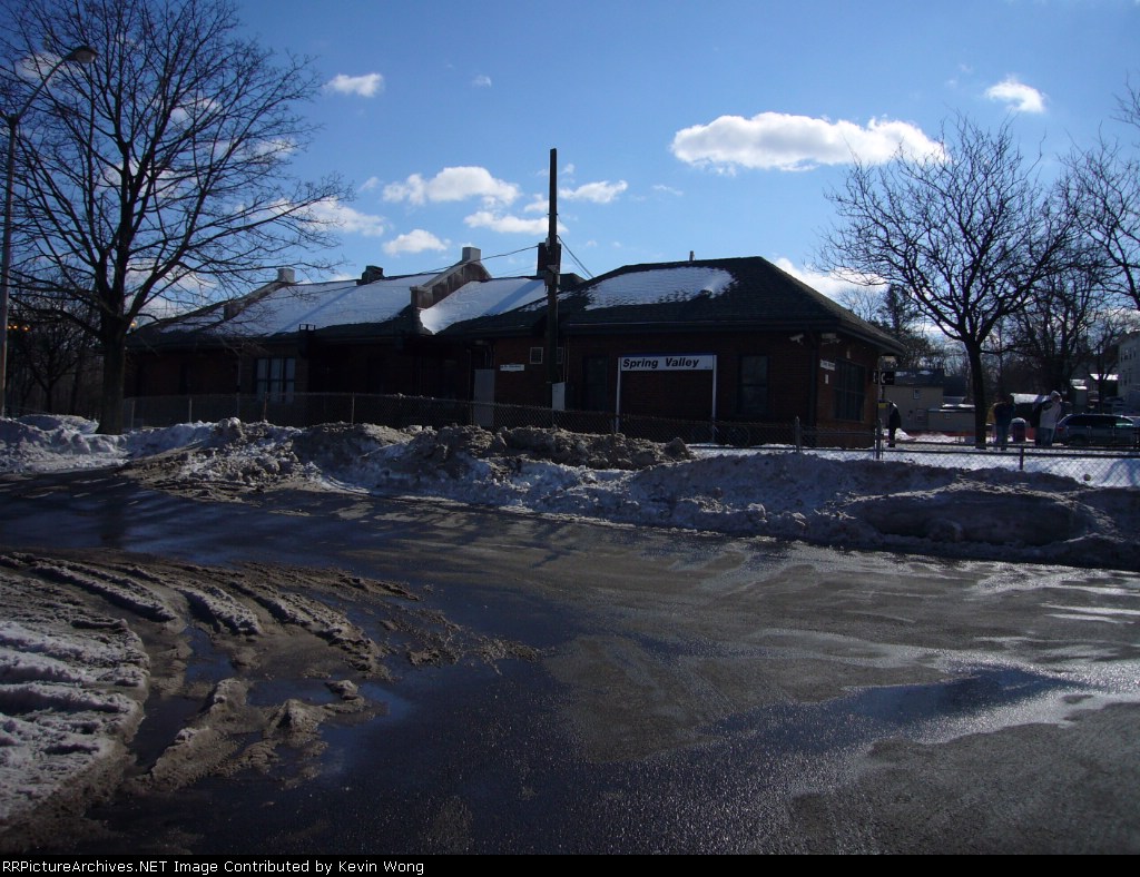 Metro-North Spring Valley station
