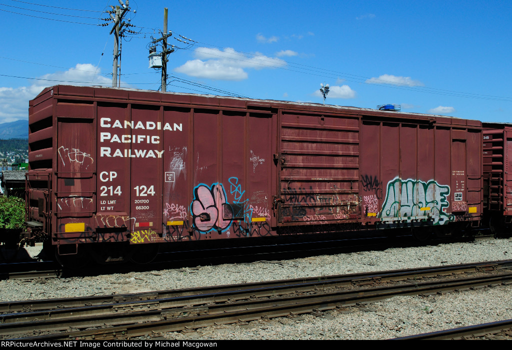 CP 214124 50-6 ft Single Door Boxcar (side A)