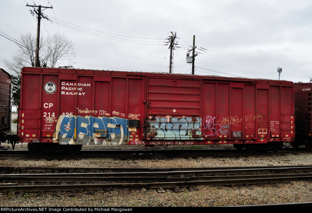 CP 214425 50-6 ft Single Door Boxcar (side A)