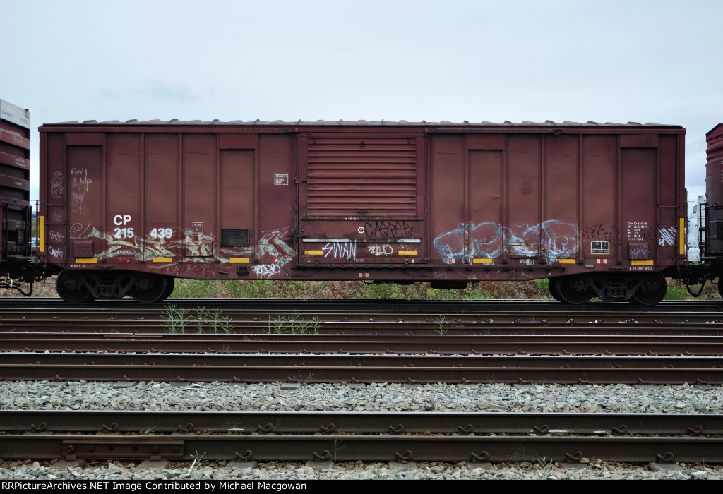 CP 215439 50-6 ft Single Door Boxcar (side A)