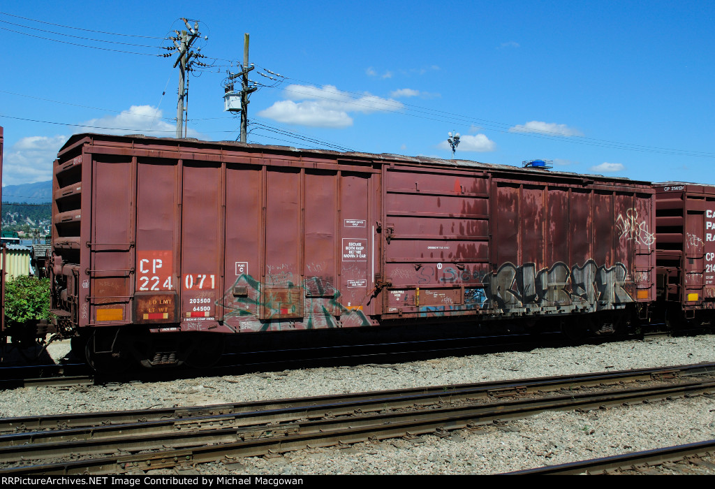 CP 224071 50-6 ft Single Door Boxcar (side A)