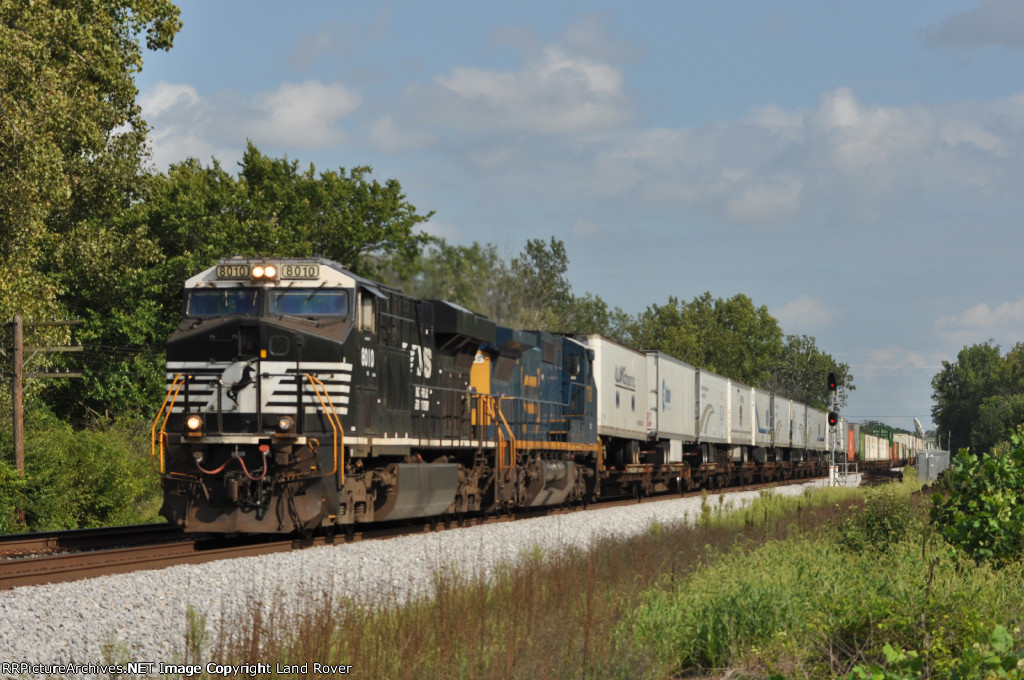 NS 8010 On NS 282 Northbound
