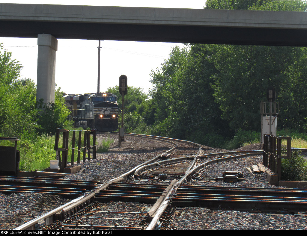 NS 7655 & UP 7944 creeping up to the switch