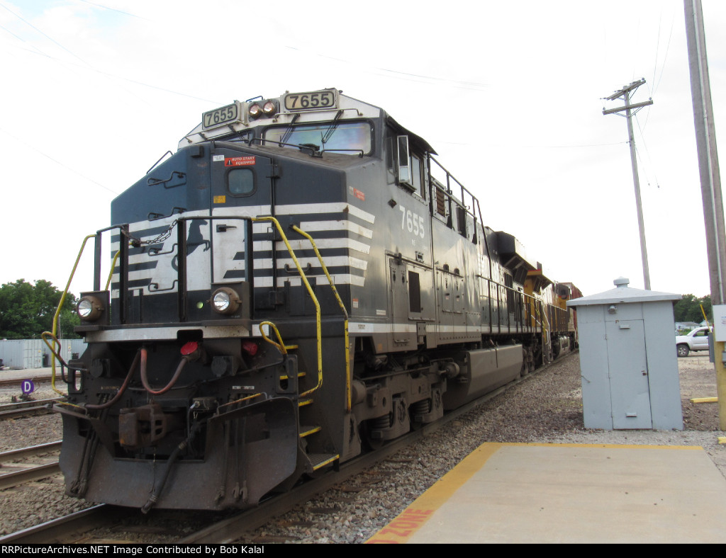 NS 7655 & UP 7944 waiting