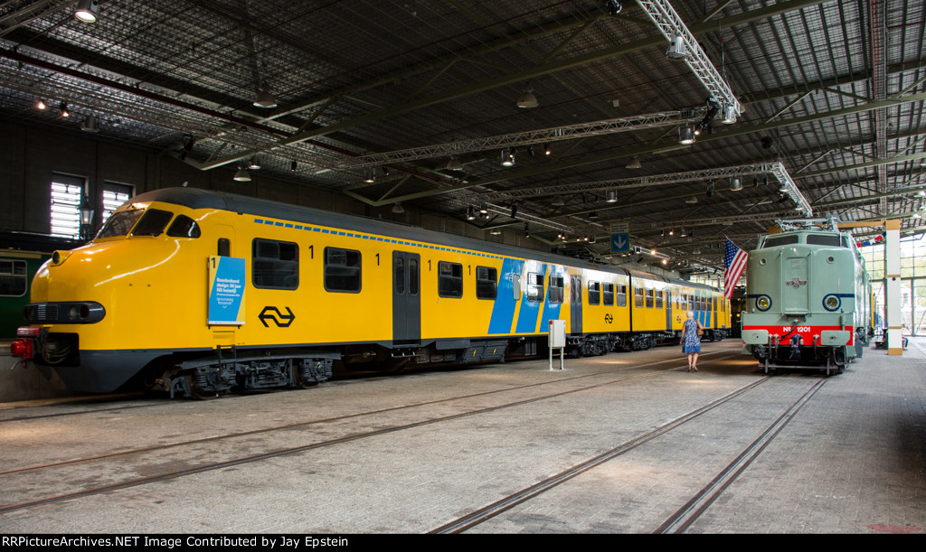 Class 1200 Electric (right) and a Plan V EMU on display at the ...