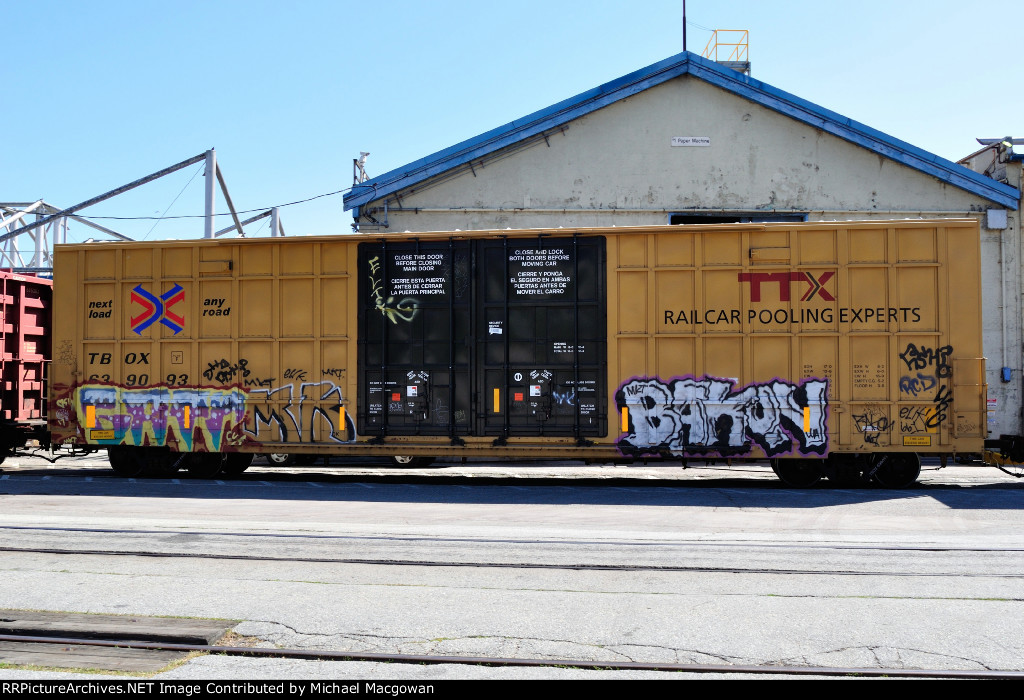TBOX 639093 60-9 ft Double Door Excess Height Boxcar TTX (side B)