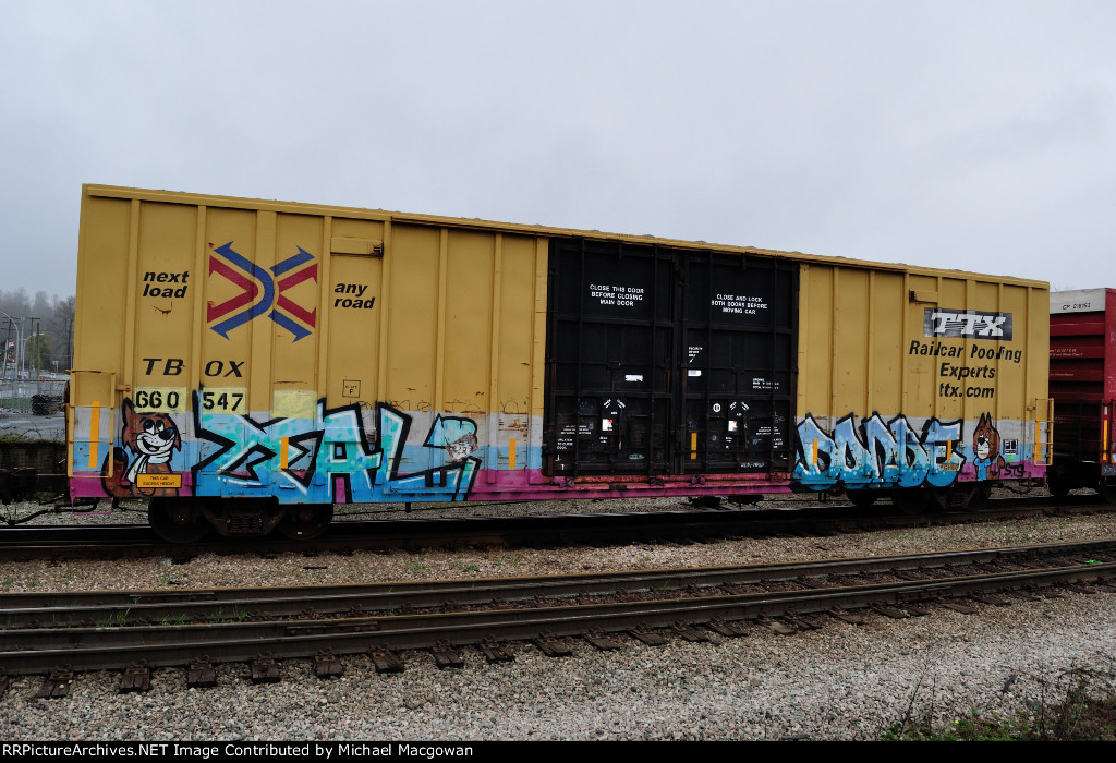 TBOX 660547 60-9 ft Double Door Excess Height Boxcar TTX (side B)