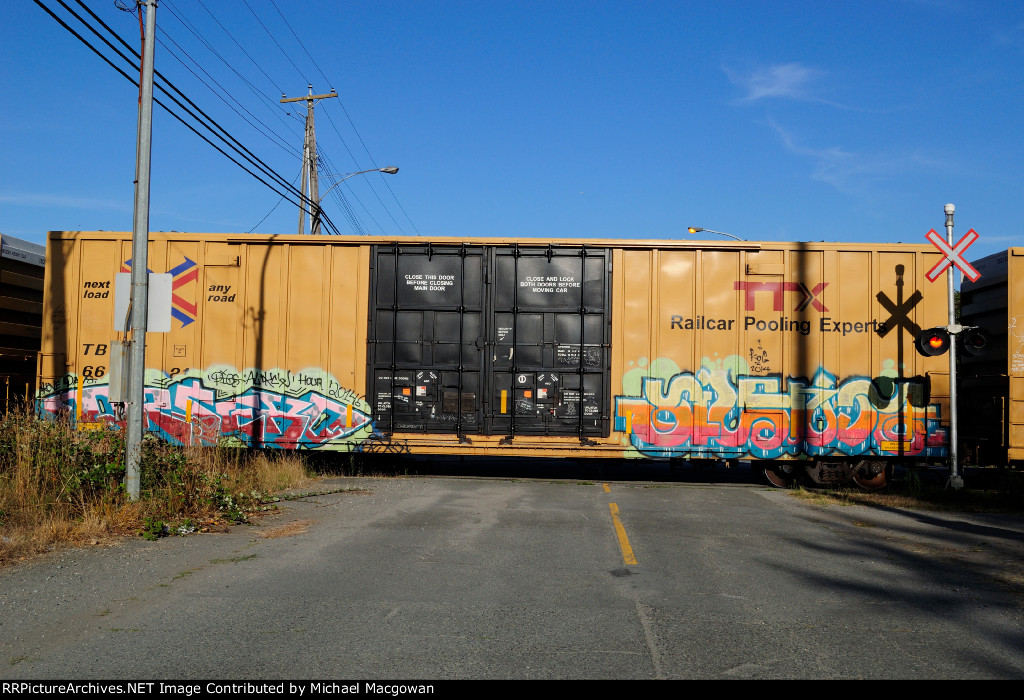 TBOX 661221 60-9 ft Double Door Excess Height Boxcar TTX (side B)