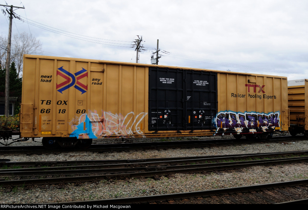 TBOX 661860 60-9 ft Double Door Excess Height Boxcar TTX (side A)