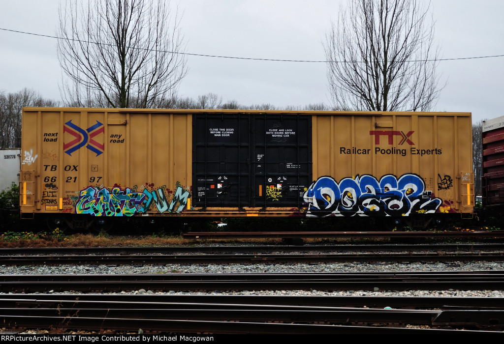 TBOX 662197 60-9 ft Double Door Excess Height Boxcar TTX (side B)