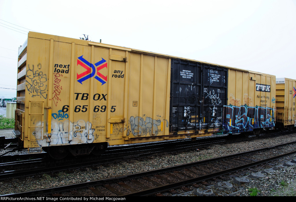 TBOX 665695 60-9 ft Double Door Excess Height Boxcar TTX (side A)