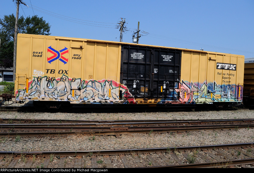 TBOX 666196 60-9 ft Double Door Excess Height Boxcar TTX (side A)