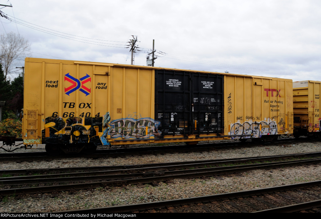 TBOX 666404 60-9 ft Double Door Excess Height Boxcar TTX (side A)