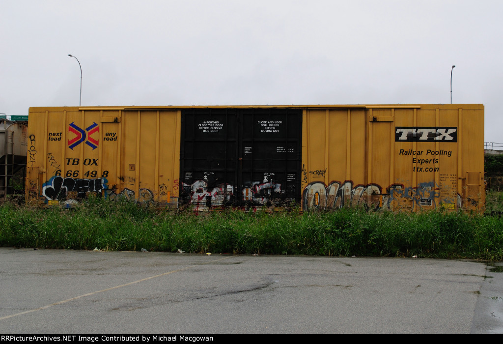 TBOX 666498 60-9 ft Double Door Excess Height Boxcar TTX (side B)