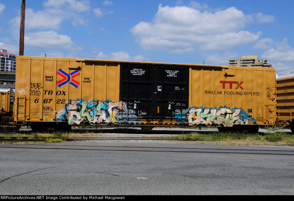 TBOX 667221 60-9 ft Double Door Excess Height Boxcar TTX (side A)