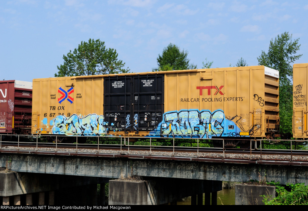 TBOX 667349 60-9 ft Double Door Excess Height Boxcar TTX (side B)