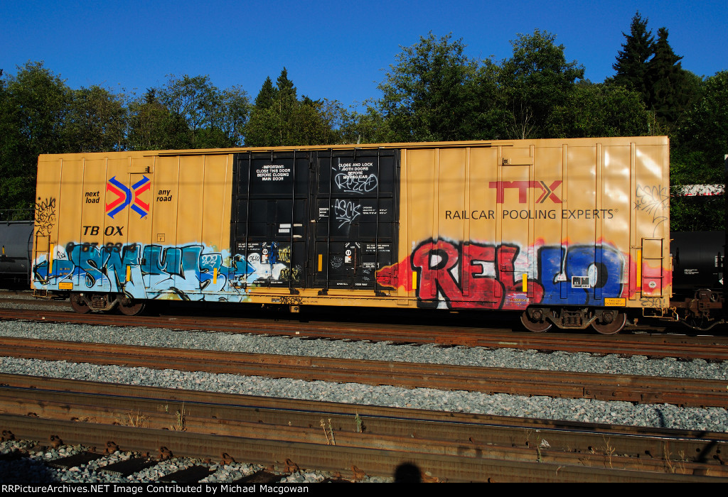TBOX 667634 60-9 ft Double Door Excess Height Boxcar TTX (side B)