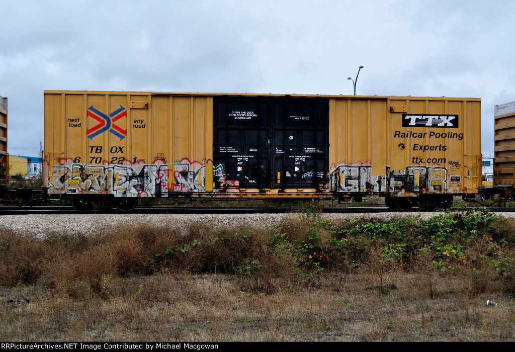 TBOX 670221 60-9 ft Double Door Excess Height Boxcar TTX (side A)