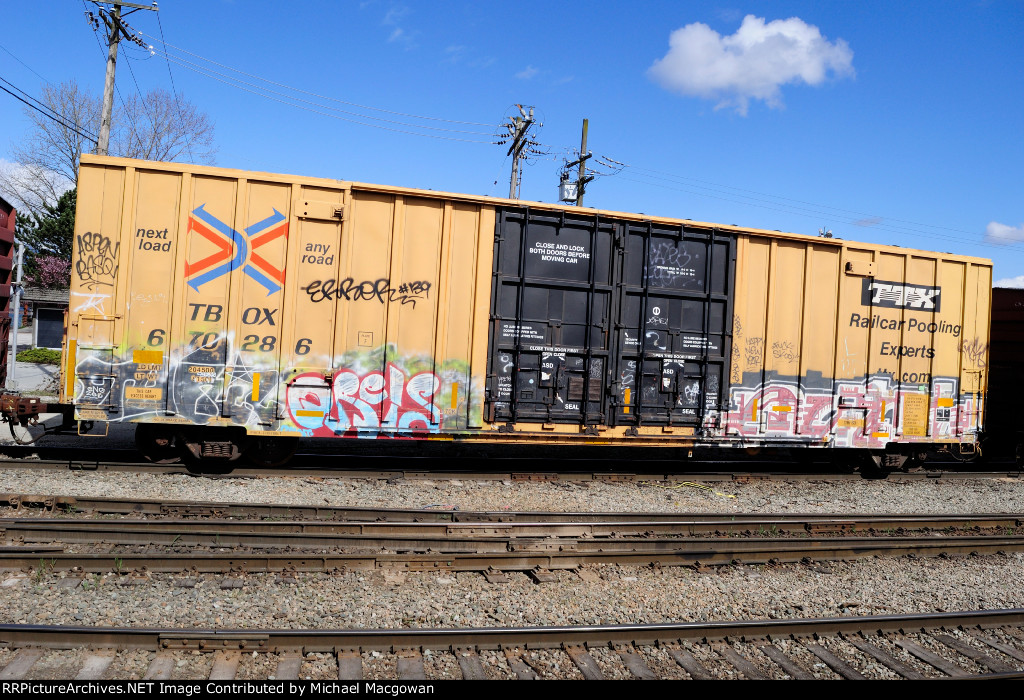 TBOX 670286 60-9 ft Double Door Excess Height Boxcar TTX (side B)