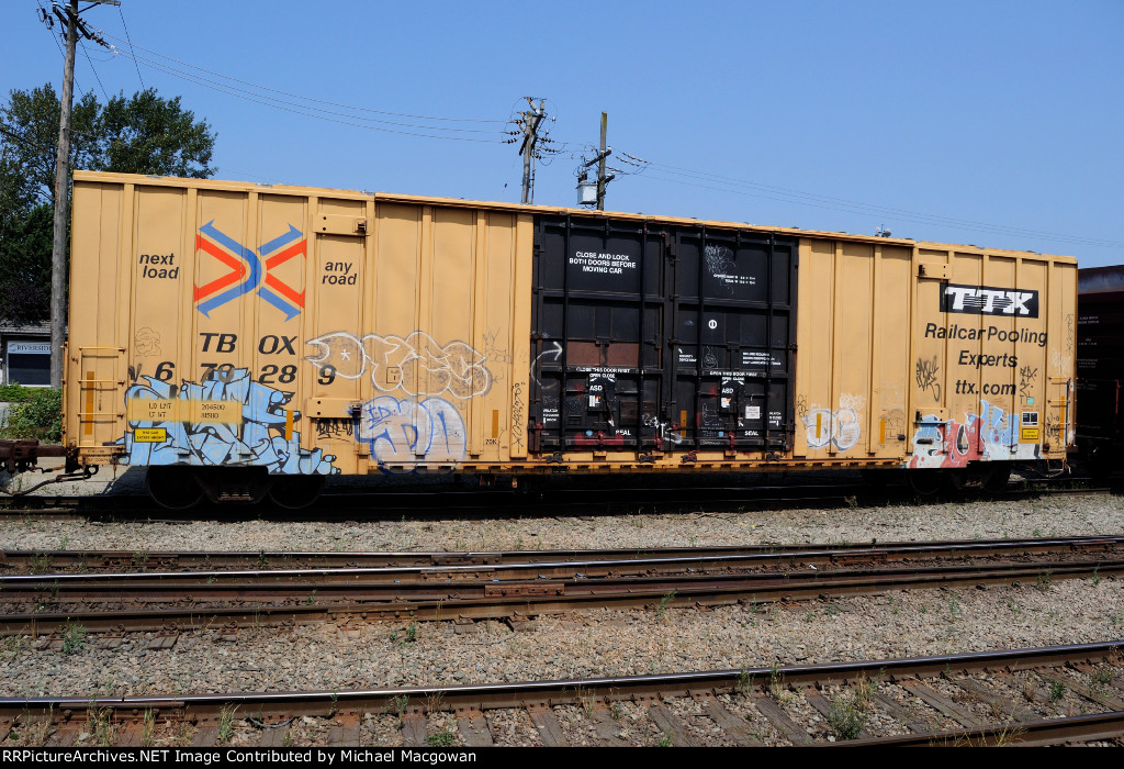 TBOX 670289 60-9 ft Double Door Excess Height Boxcar TTX (side A)