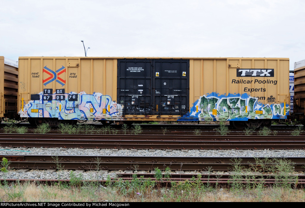 TBOX 670876 60-9 ft Double Door Excess Height Boxcar TTX (side B)