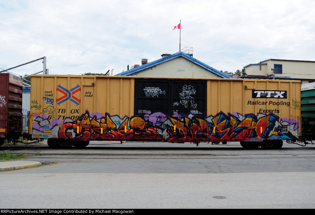 TBOX 671098 60-9 ft Double Door Excess Height Boxcar TTX (side A)