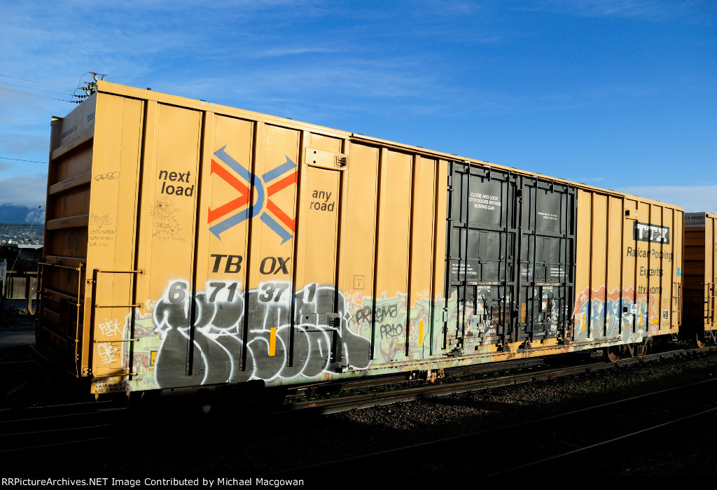 TBOX 671371 60-9 ft Double Door Excess Height Boxcar TTX (side B)