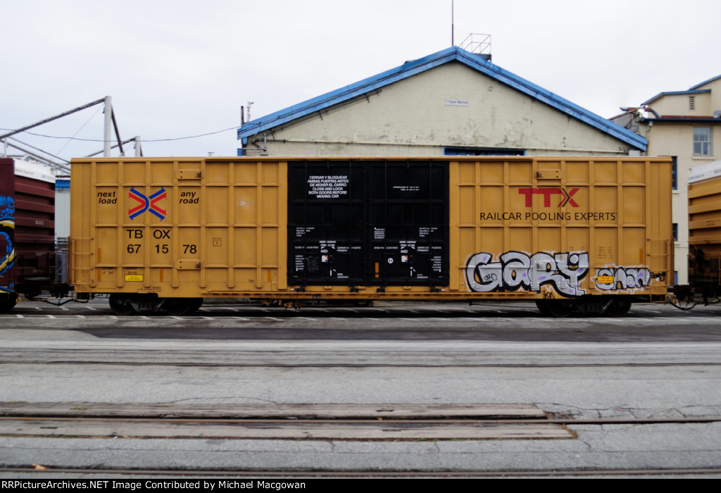 TBOX 671578 60-9 ft Double Door Excess Height Boxcar TTX (side B)