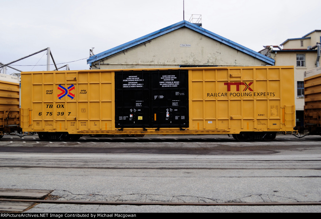 TBOX 675397 60-9 ft Double Door Excess Height Boxcar TTX (side A)