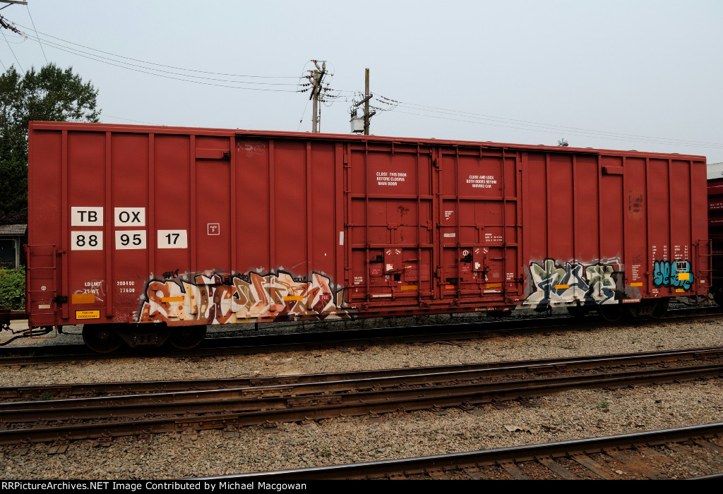 TBOX 889517 60-9 ft Double Door Excess Height Boxcar (side A)