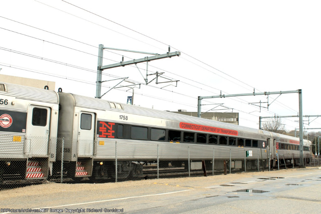 Shoreliner Train @ New London