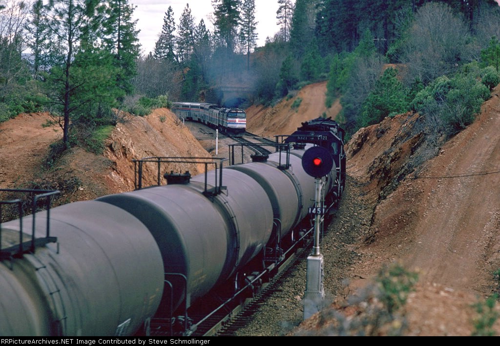 Chevron Unit Oil Train meets Amtrak No. 6