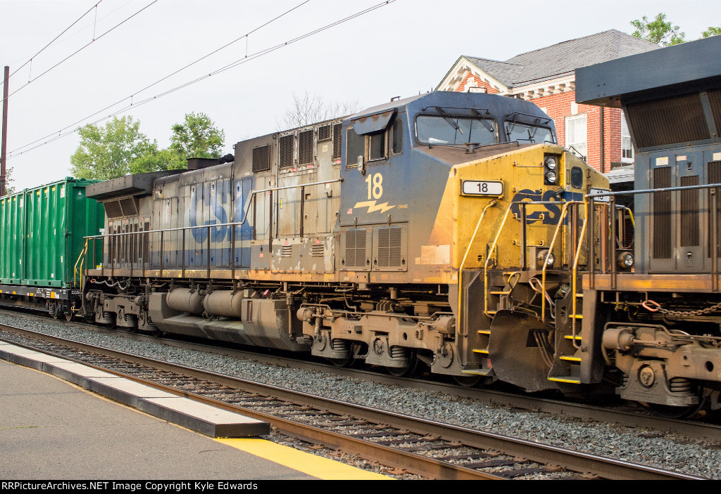 CSX AC4400CW #18 on Q301