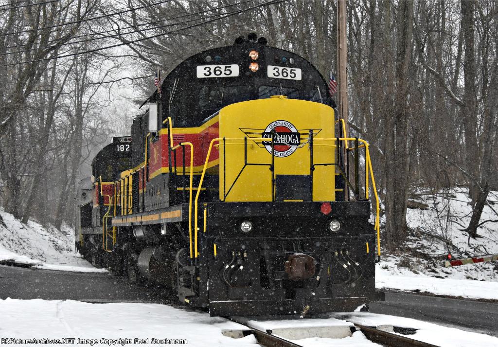 CVSR 365 and 1822 are along for the ride on the trip north.
