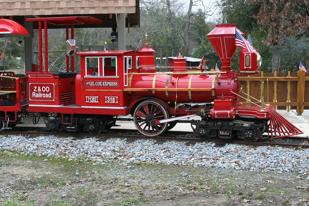 Compressed air powered locomotive