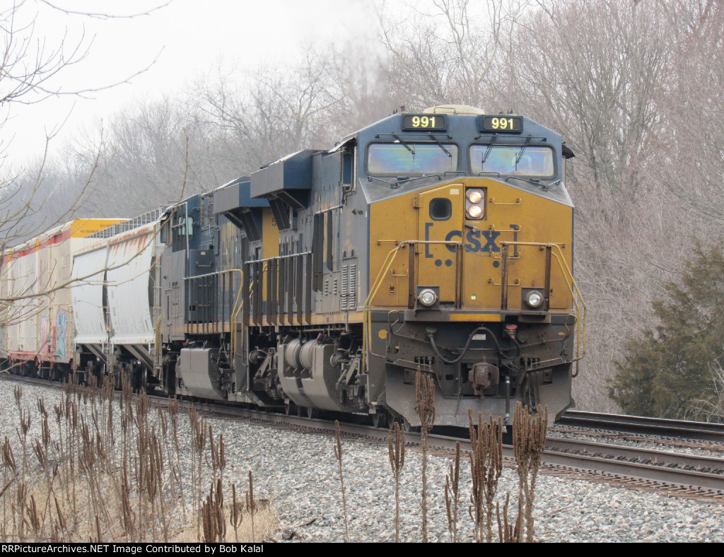 CSX 991 CSX 5476 sitting just west of tunnel bridge waiting