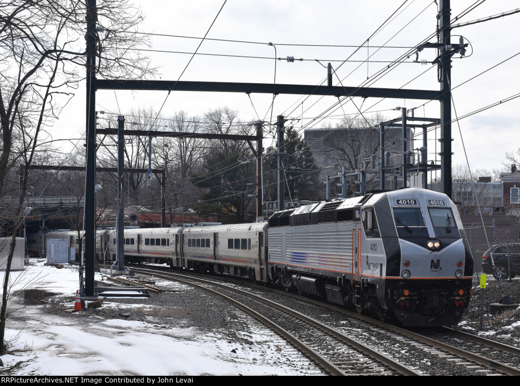 NJT PL42 leading a Comet Set into Bay Street Station