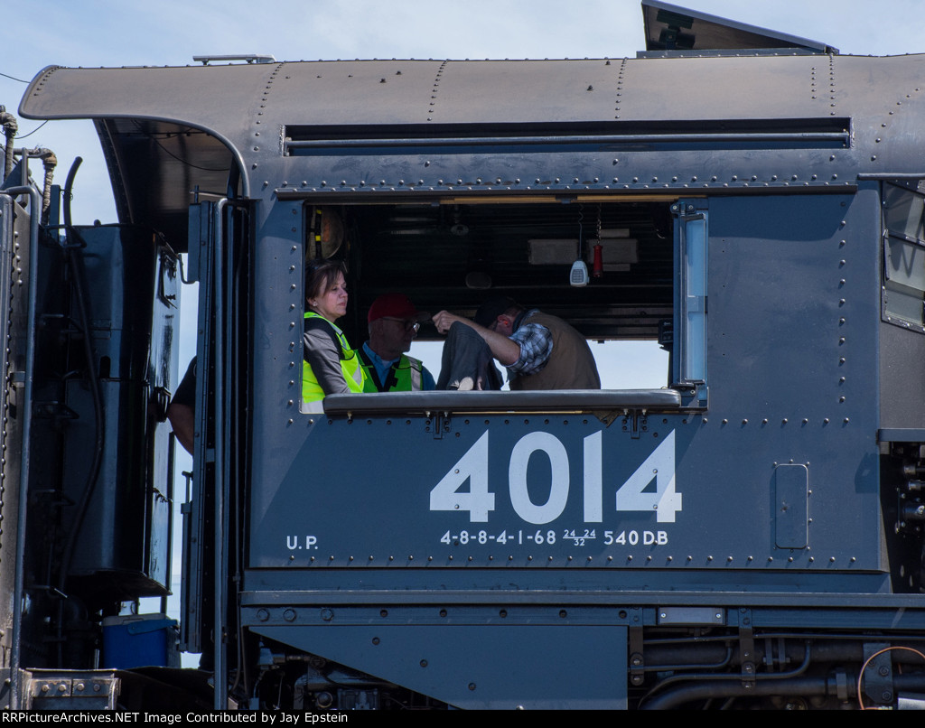 Looking into the cab of 4014