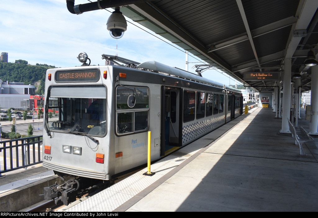 Pittsburgh T Light Rail at Allegheny Station-looking west.