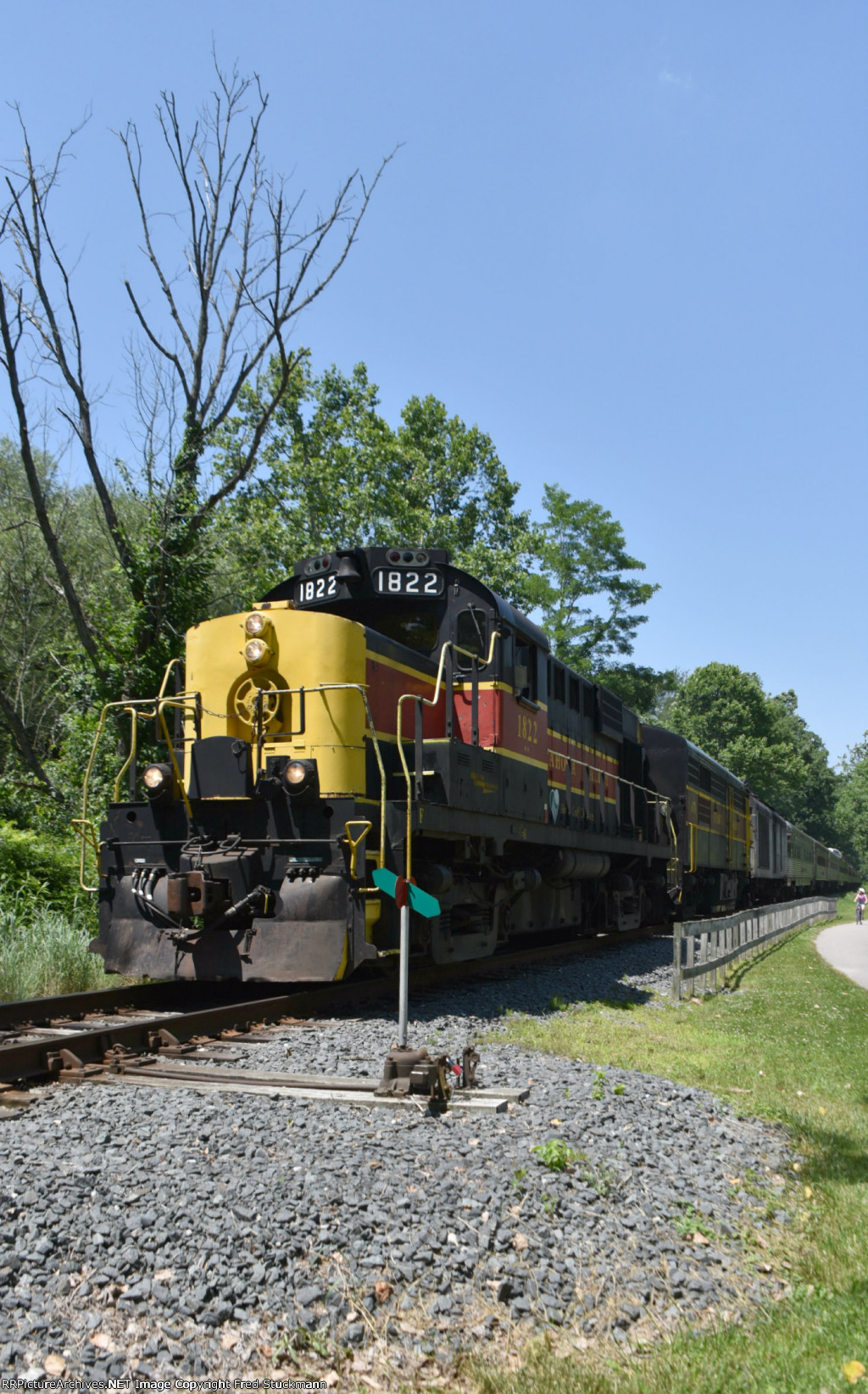 CVSR 1822 is approaching Bath Rd.